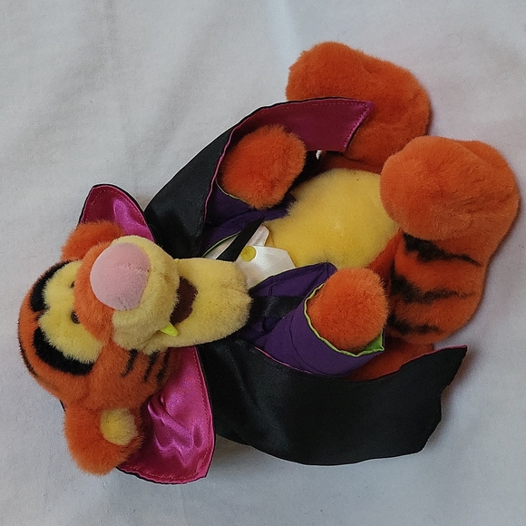 Disney | Toys | Disney Store Vampire Tigger 4 Plush Dracula Winnie The ...